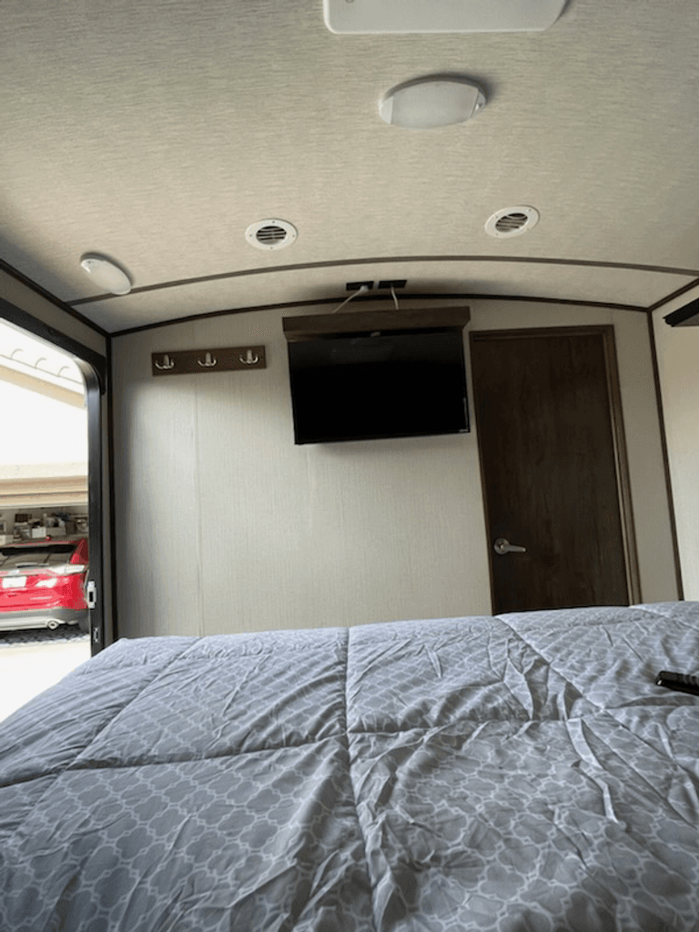 2020 Cruiser RV Radiance Ultra Lite 25RK - National Vehicle
