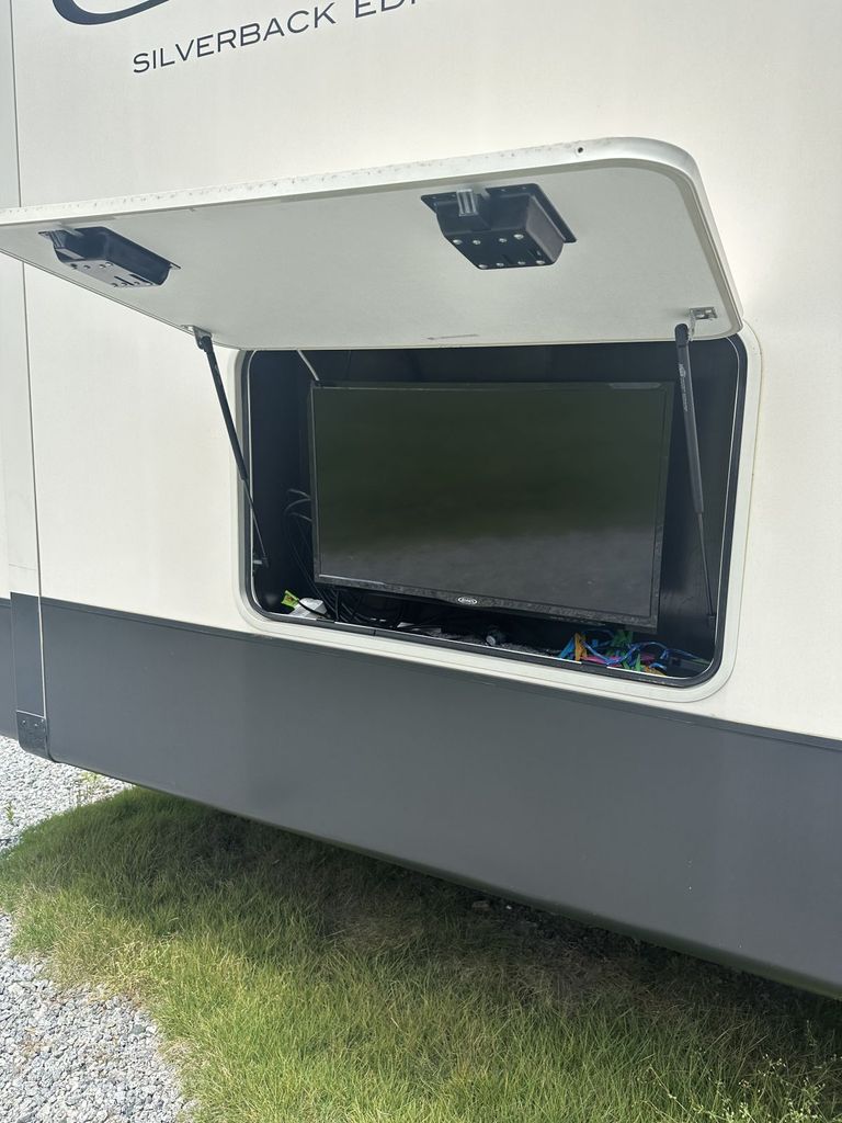 2019 Forest River Cedar Creek Silverback 37FLK - National Vehicle