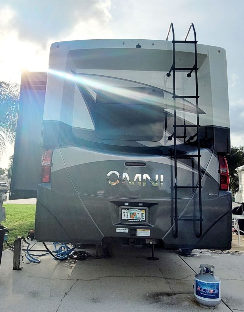 2021 Thor Motor Coach Omni SV34 - National Vehicle