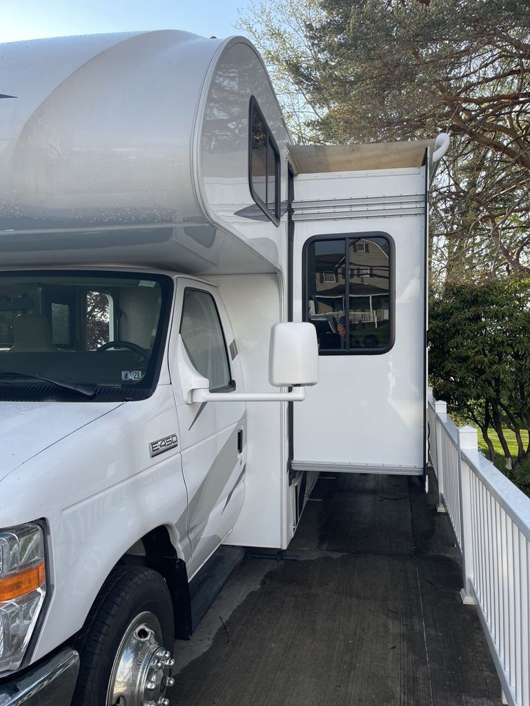 2021 Thor Motor Coach Freedom Elite 27FE - National Vehicle