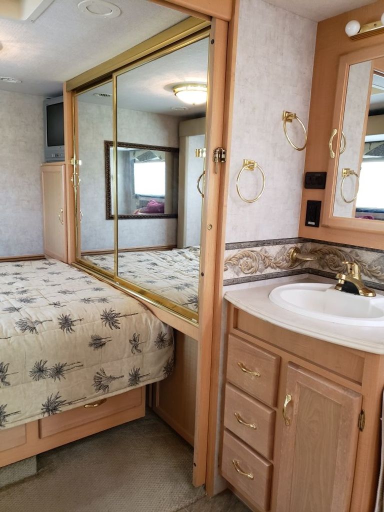 2005 National RV Sea Breeze 8321LX - National Vehicle