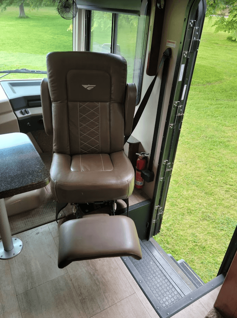 2018 Fleetwood Bounder 35P - National Vehicle