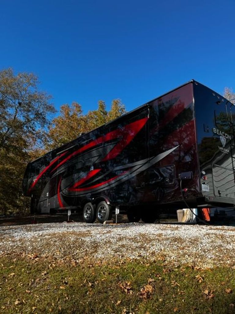 2022 Vanleigh Beacon 41FLB - National Vehicle