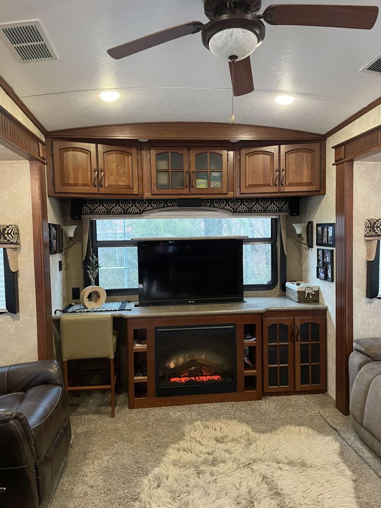 2014 Keystone Montana Paramount 3625RE - National Vehicle