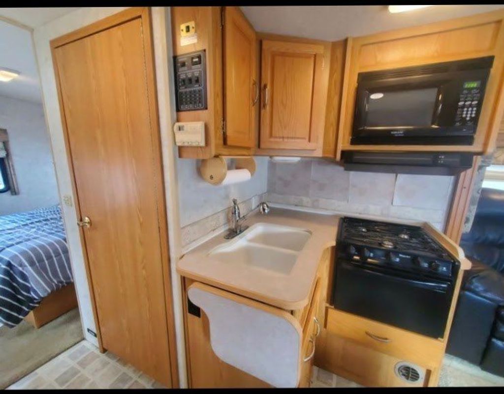 2004 Itasca Spirit 31T - National Vehicle