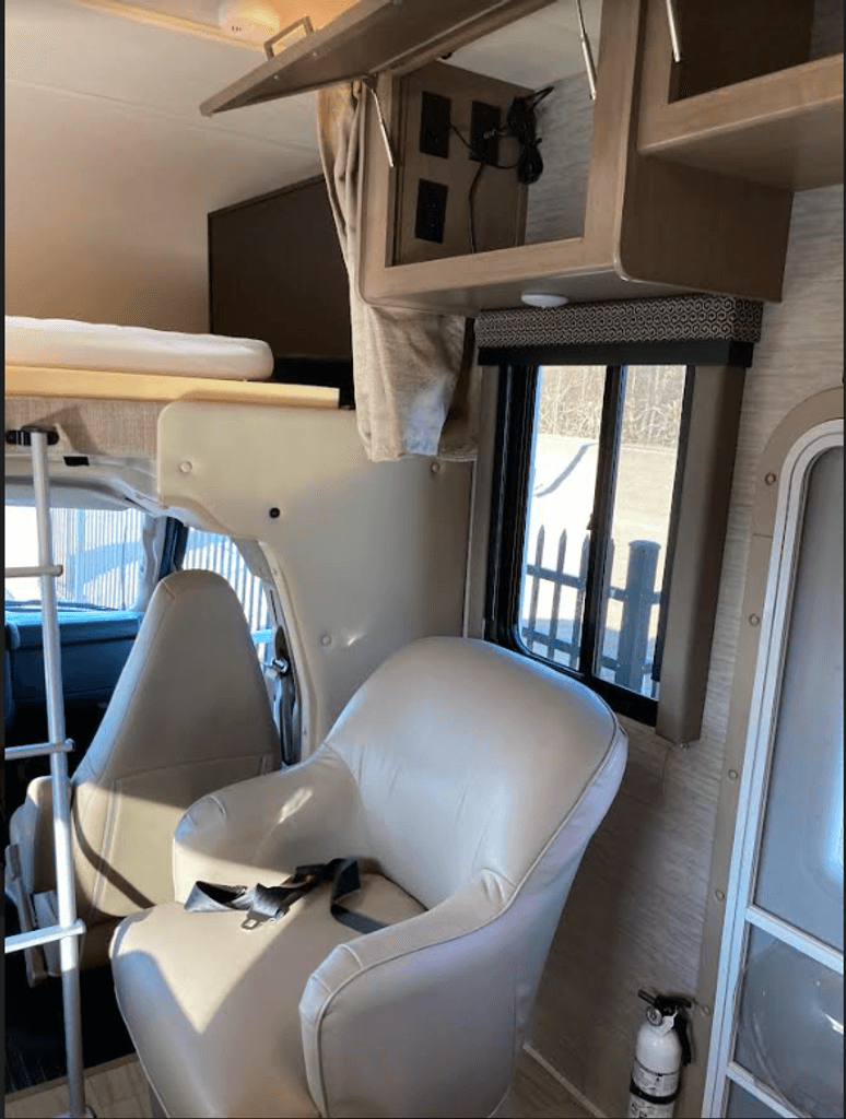 2021 Thor Motor Coach Daybreak 23DB - National Vehicle