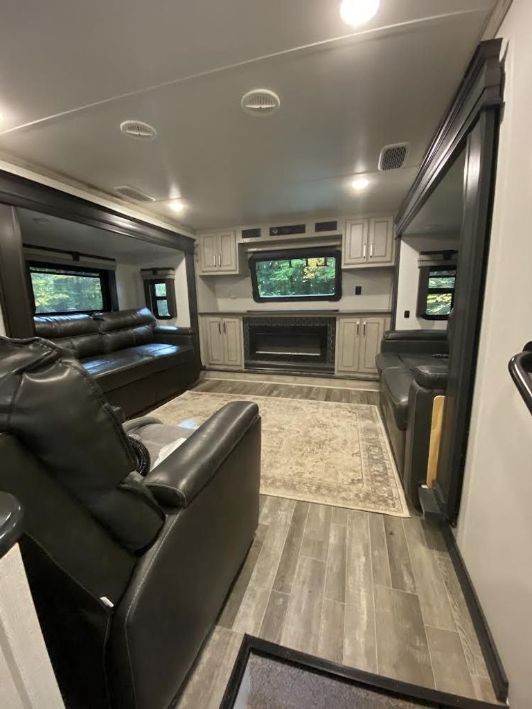 2021 Keystone Alpine 3700FL - National Vehicle