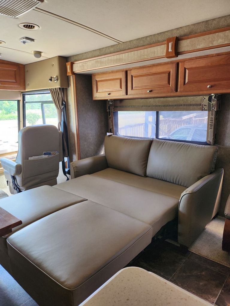 2013 Itasca Sunova 33C - National Vehicle