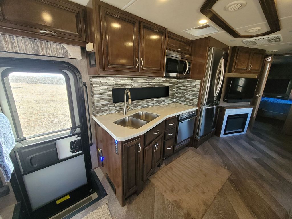 2020 Fleetwood Bounder 33C - National Vehicle