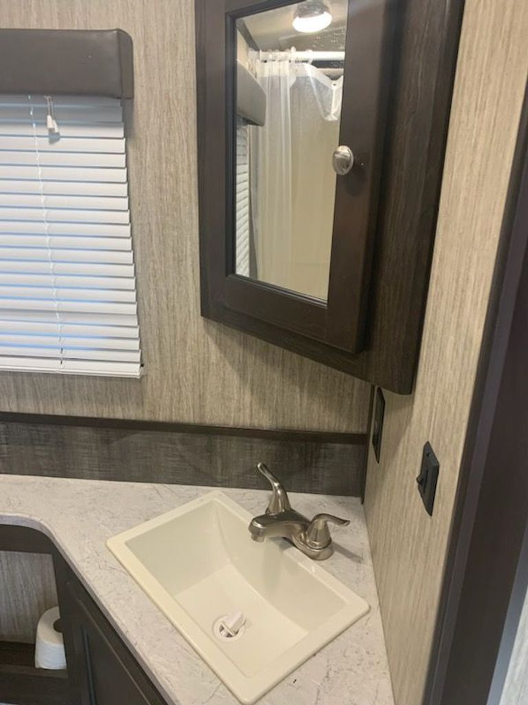 2019 Cruiser RV Shadow Cruiser 277BHS - National Vehicle