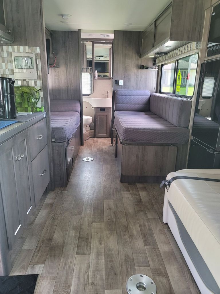 2018 Winnebago Fuse 23A - National Vehicle