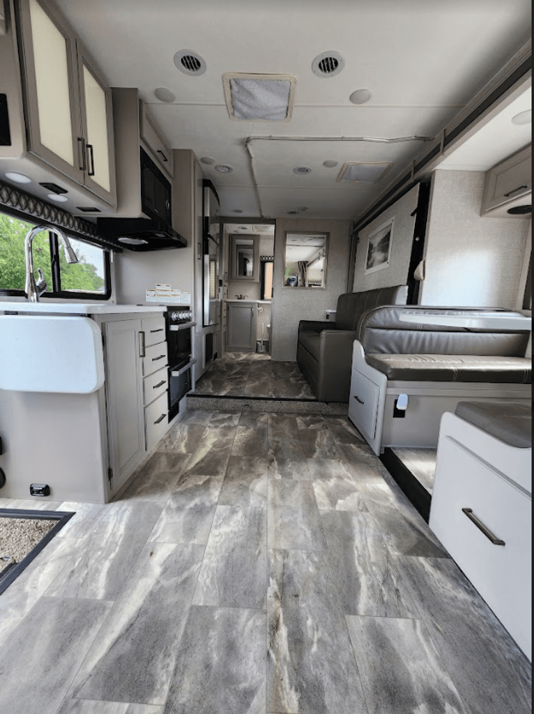 2022 Thor Motor Coach Quantum LC25 - National Vehicle