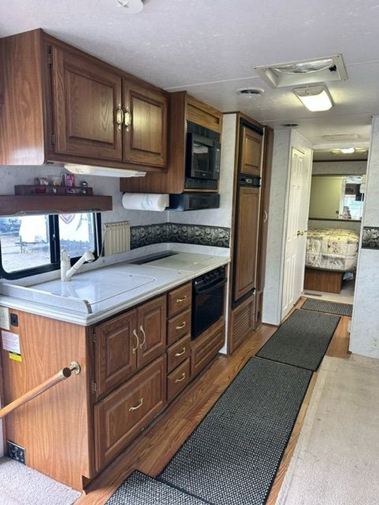 2002 Four Winds Infinity 32R - National Vehicle