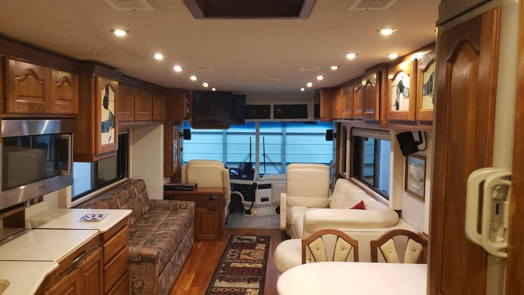 2000 Country Coach Magna 385hp-Tag 40' Slide - National Vehicle