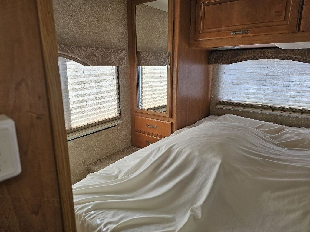 2008 Four Winds 5000 28A - National Vehicle