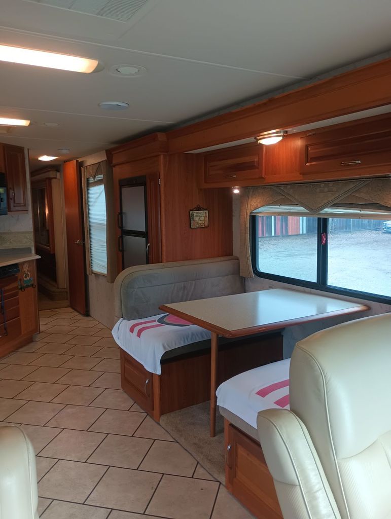 2006 National RV Tropi-Cal T330 - National Vehicle