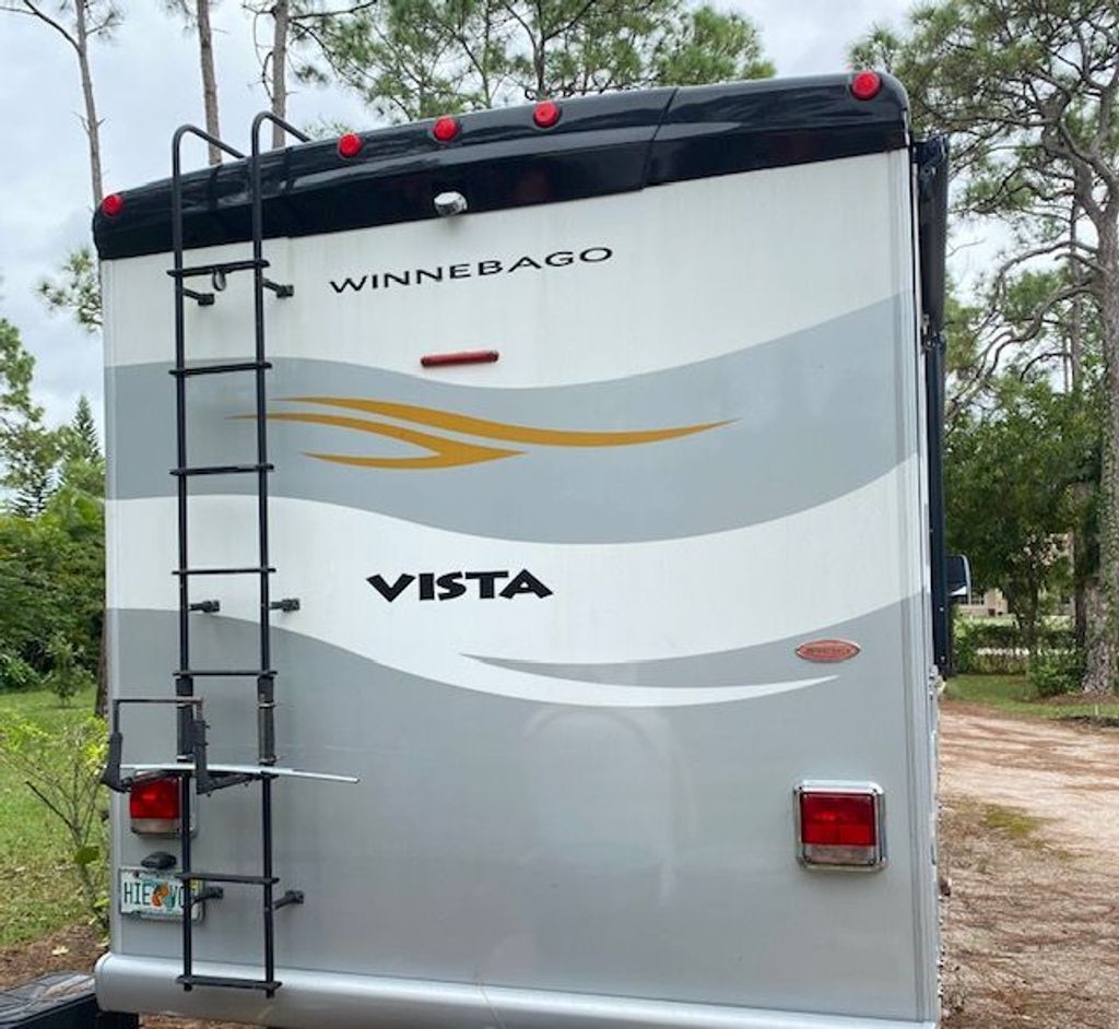 2011 Winnebago Vista 26P - National Vehicle