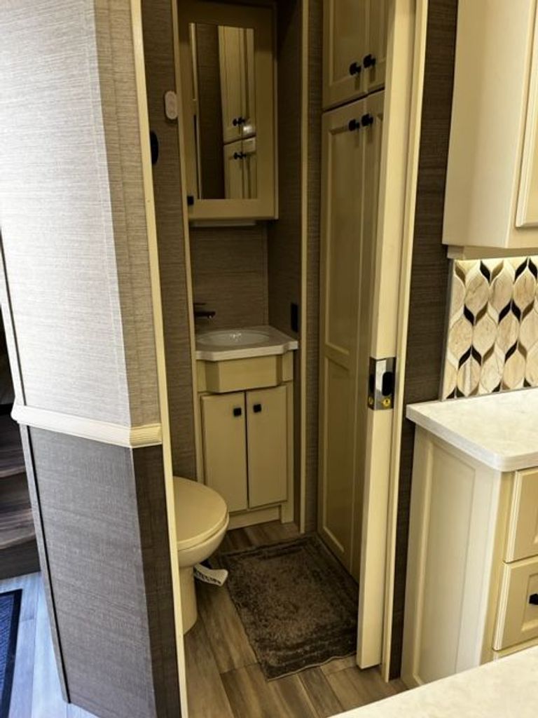 2022 Vanleigh Beacon 41FLB - National Vehicle