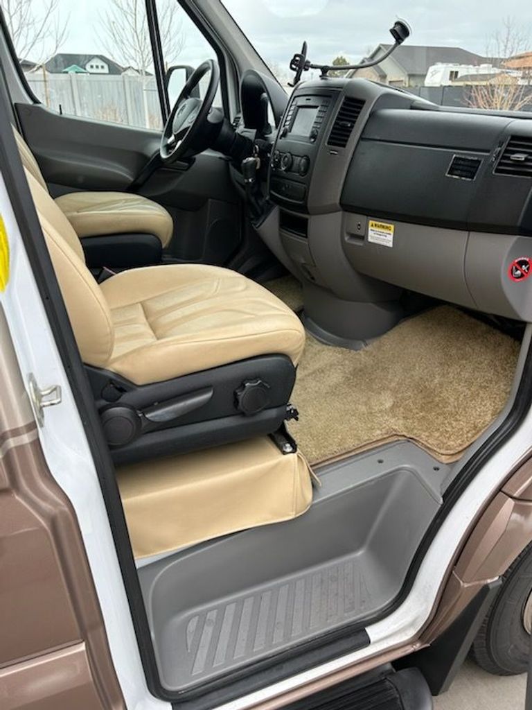 2015 Coach House Platinum II 241-XL - National Vehicle