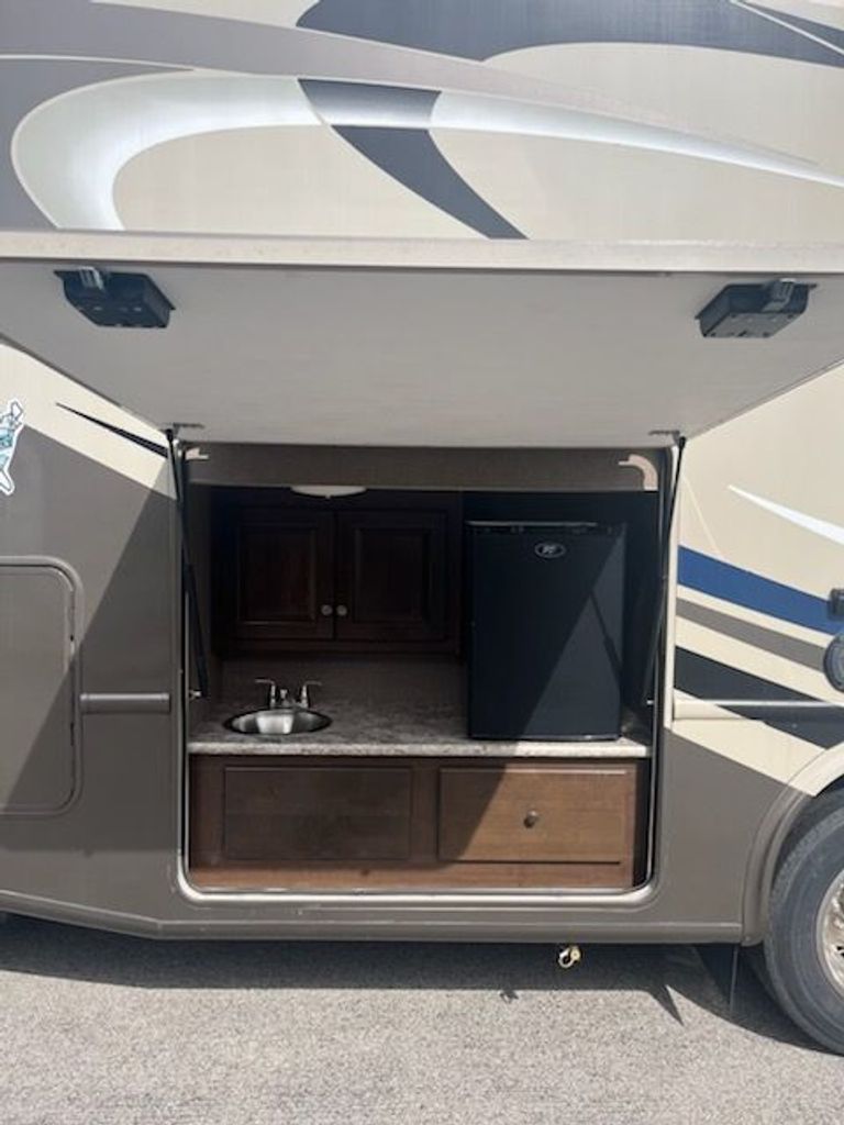 2018 Thor Motor Coach Windsport 34J - National Vehicle