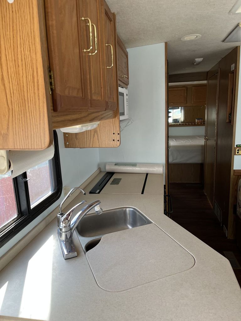 2000 Winnebago Adventurer 32V - National Vehicle