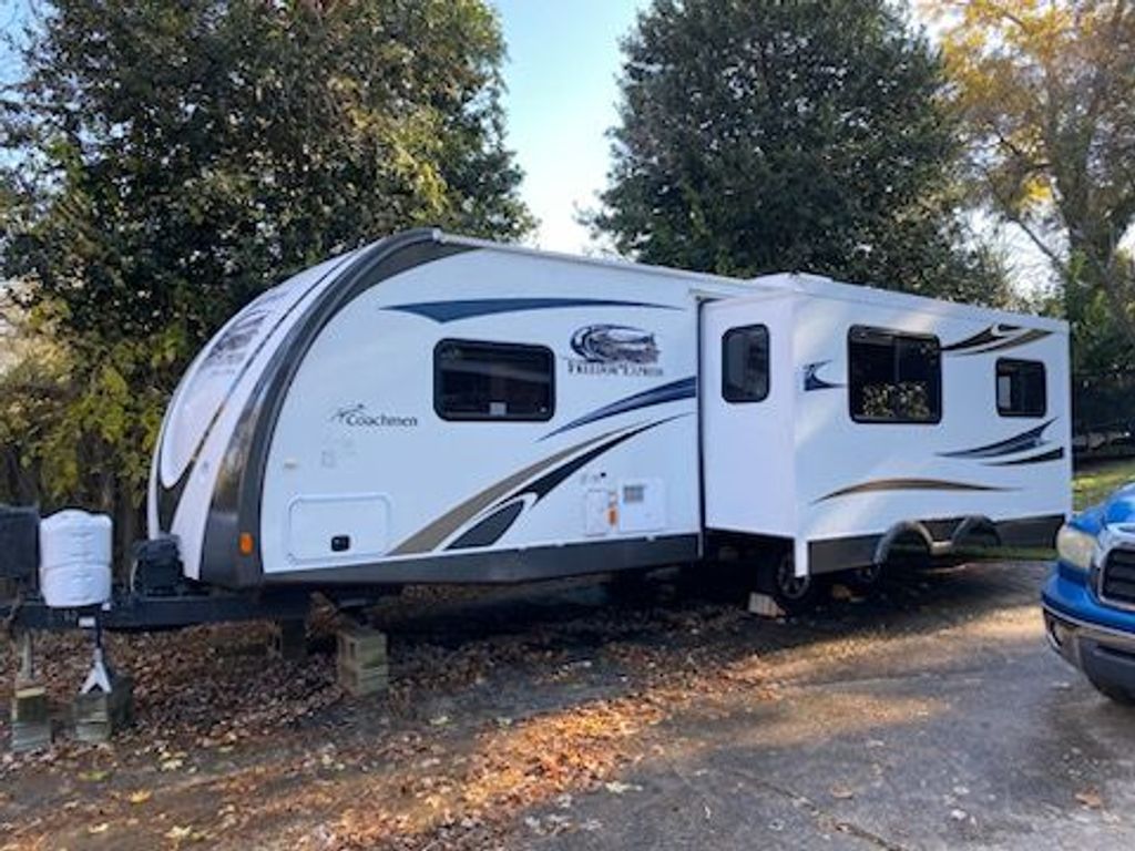2012 Coachmen Freedom Express 281RLDS - National Vehicle