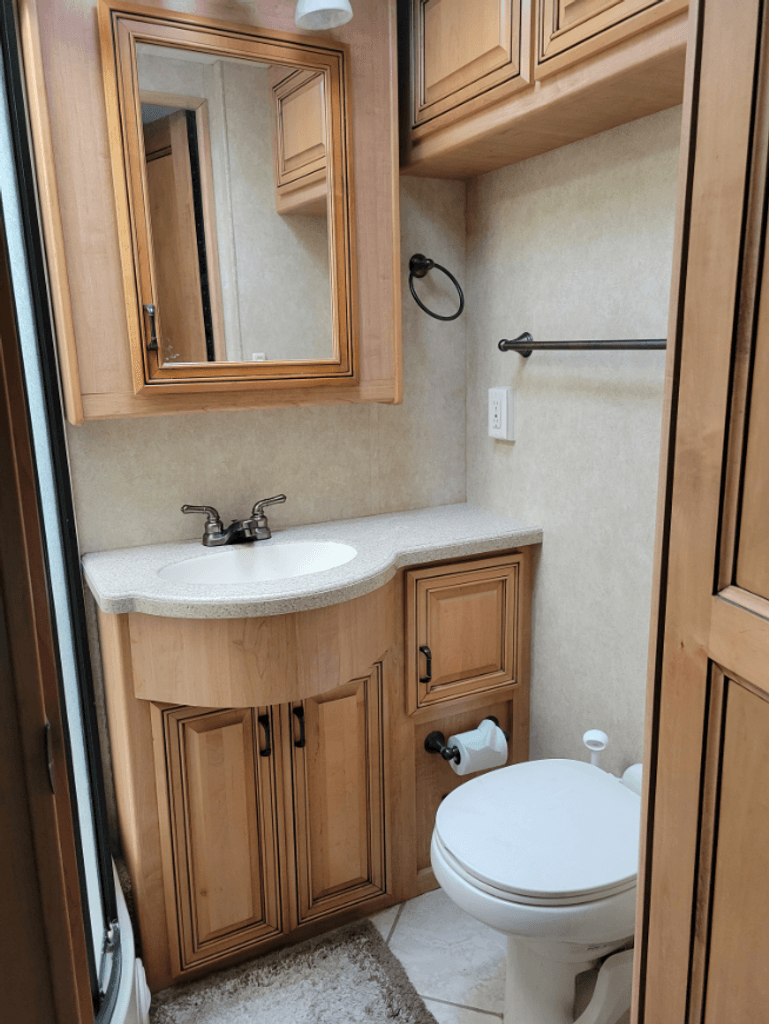 2010 Four Winds Montecito 38D - National Vehicle