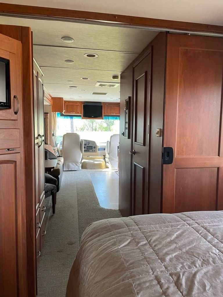 2009 Monaco Monarch 30SFS - National Vehicle