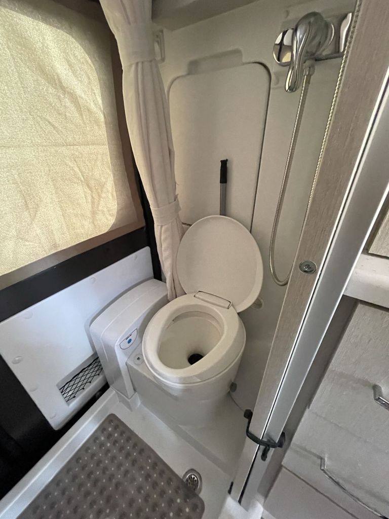 2022 Thor Motor Coach Rize 18M - National Vehicle