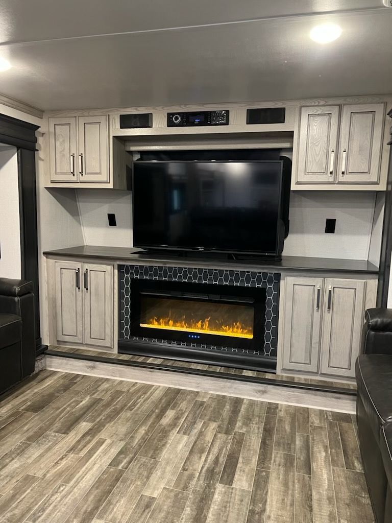 2022 Keystone Alpine 3700FL - National Vehicle