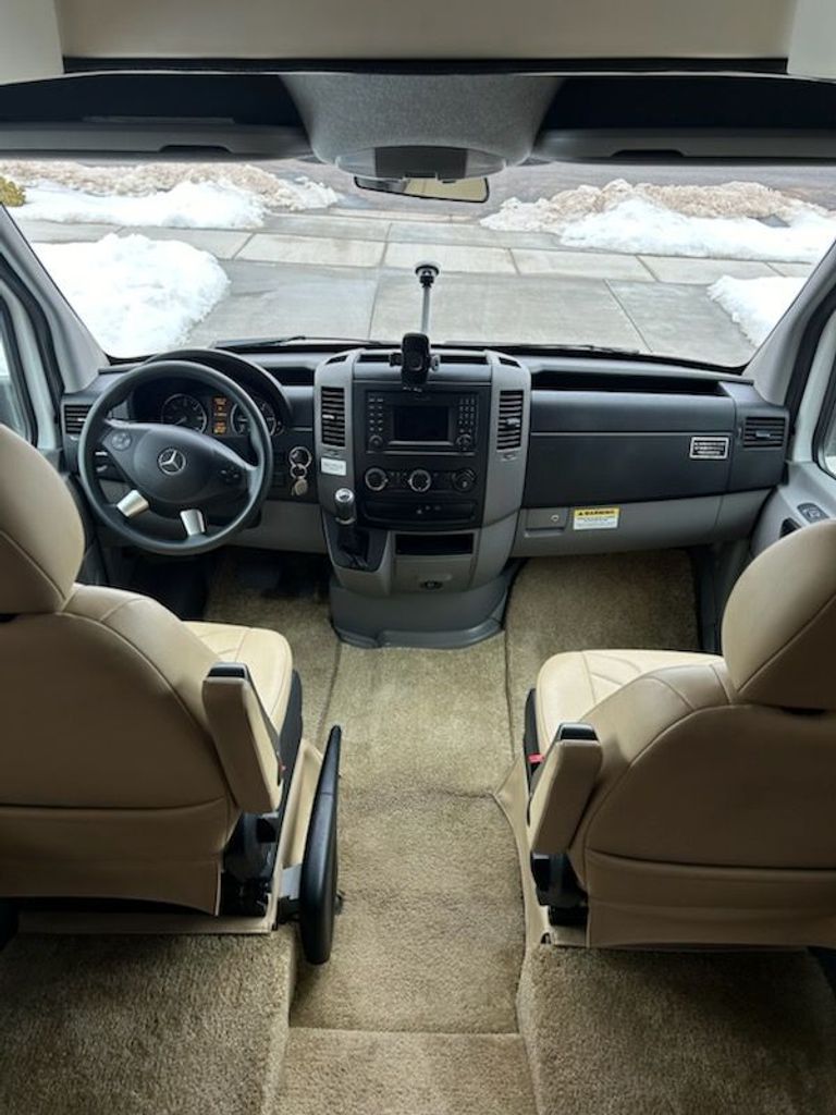2015 Coach House Platinum II 241-XL - National Vehicle