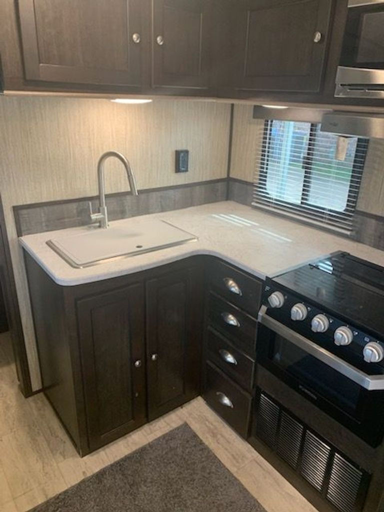 2019 Cruiser RV Shadow Cruiser 277BHS - National Vehicle