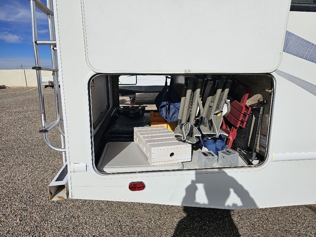 2008 Four Winds 5000 28A - National Vehicle