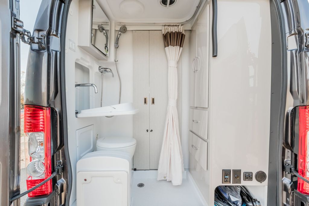 2022 Thor Motor Coach Rize 18M - National Vehicle