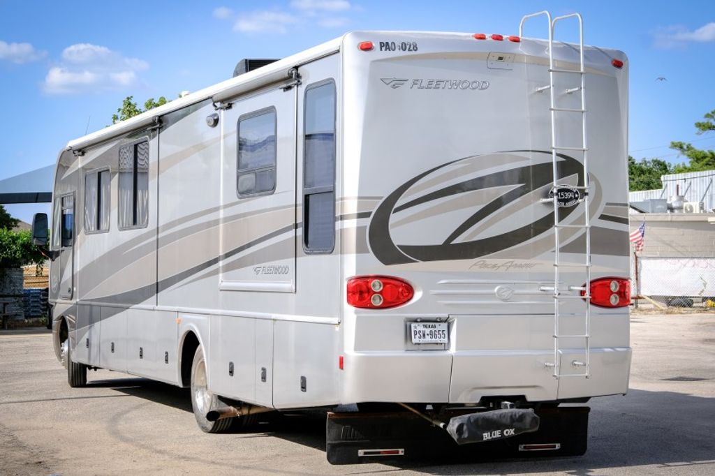 2006 Fleetwood Pace Arrow 38L - National Vehicle