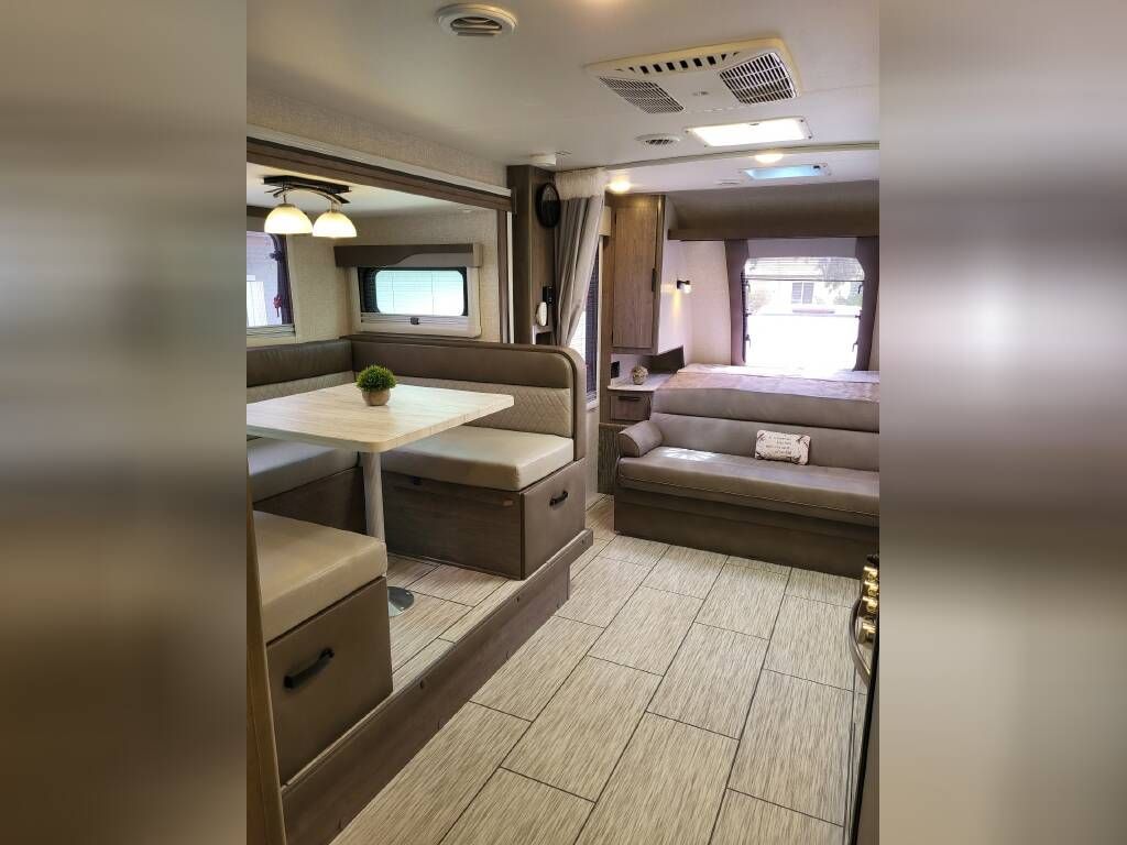 2022 Lance Travel Trailer 2185 - National Vehicle