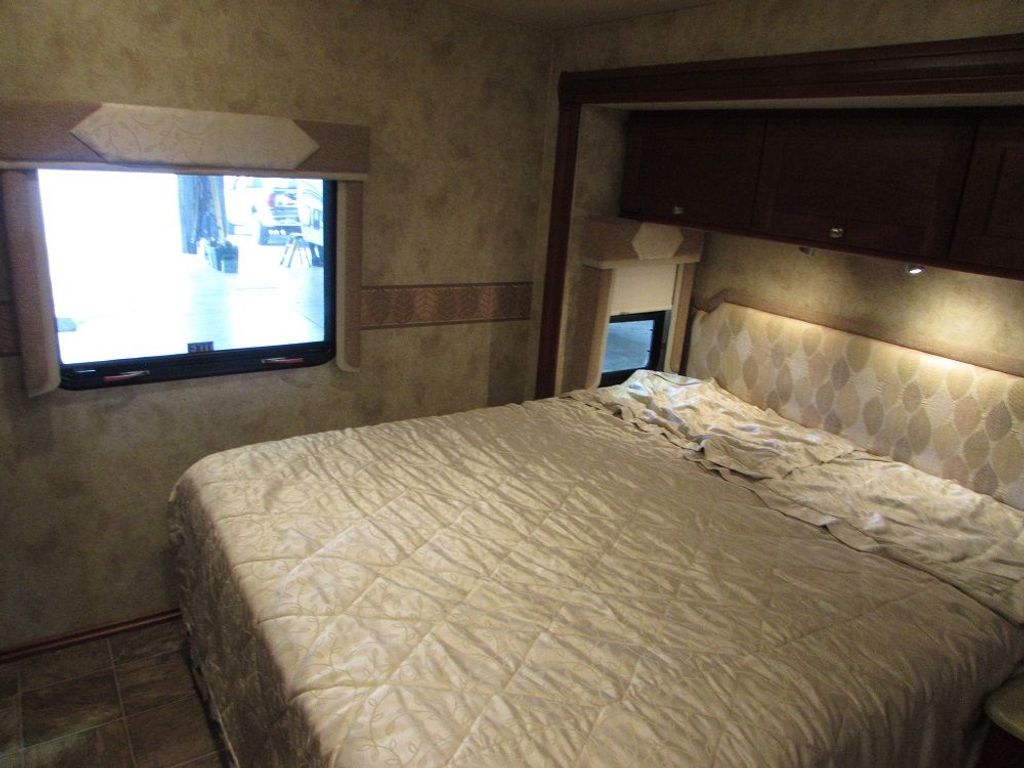 2011 Itasca Cambria 28B - National Vehicle