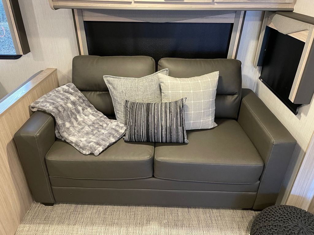 2022 Cruiser RV Twilight Signature 3300 - National Vehicle