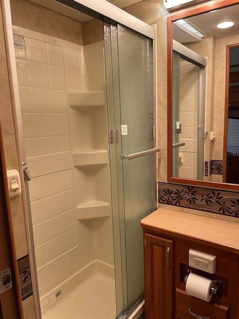 2009 Monaco Monarch 30SFS - National Vehicle