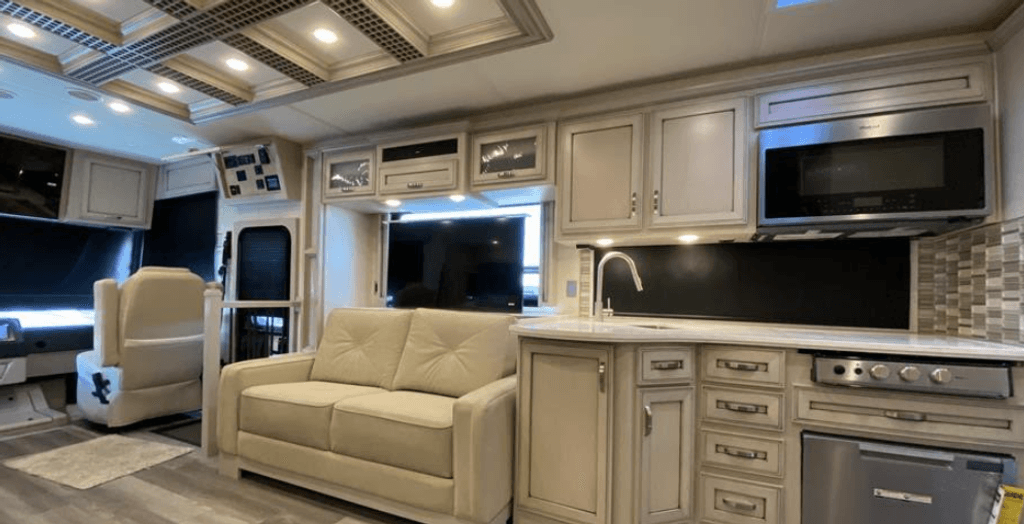 2021 Newmar Canyon Star 3722 - National Vehicle