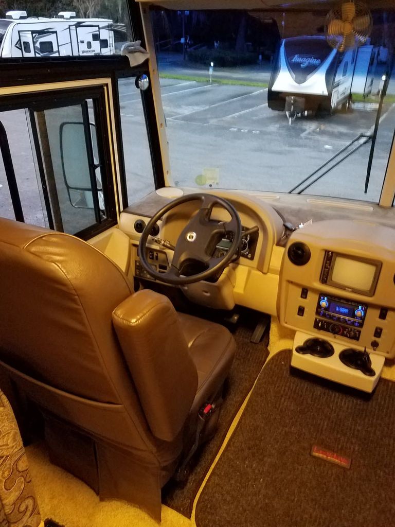 2008 Winnebago Voyage 32H - National Vehicle