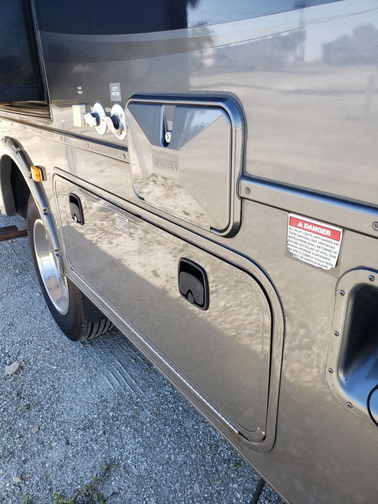 2014 Fleetwood Storm 28F - National Vehicle