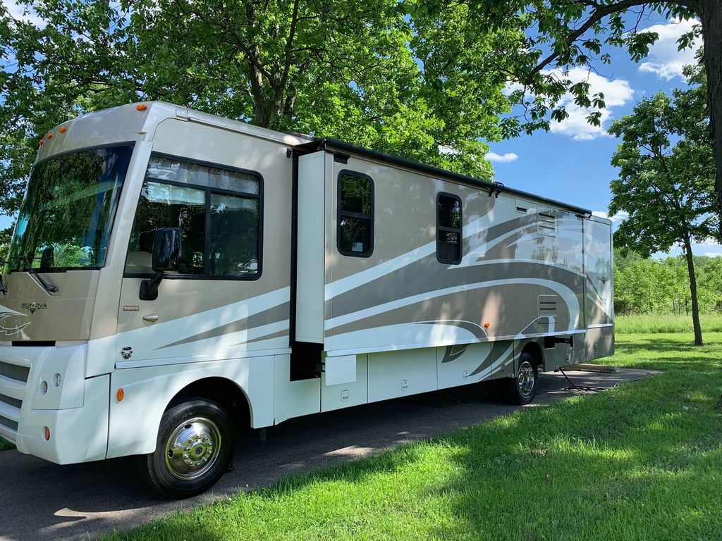 2011 Itasca Sunova 33C - National Vehicle