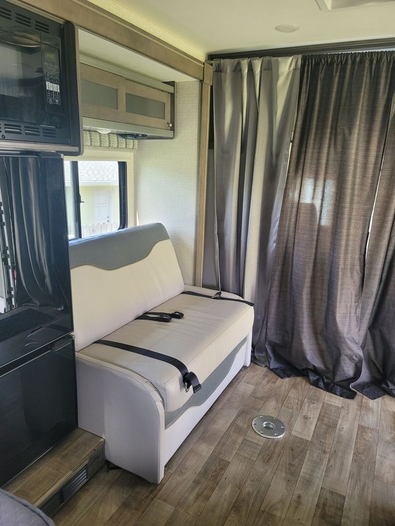 2018 Winnebago Fuse 23A - National Vehicle