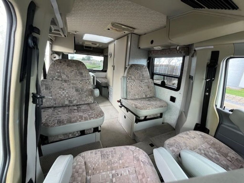2002 Winnebago Rialta 22QD - National Vehicle