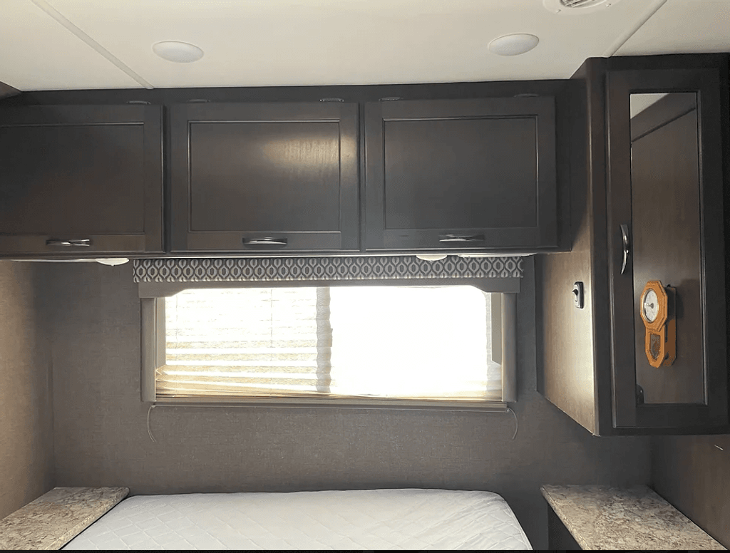 2017 Thor Motor Coach Freedom Elite 30FE - National Vehicle