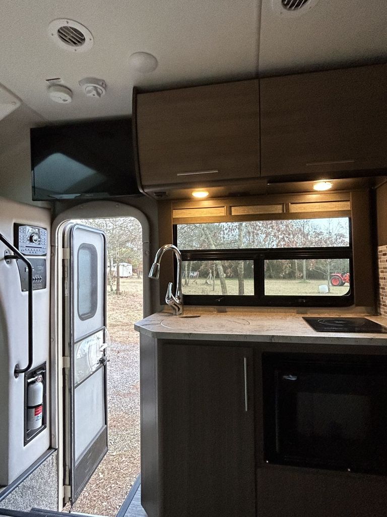 2018 Thor Motor Coach Gemini 23TR - National Vehicle