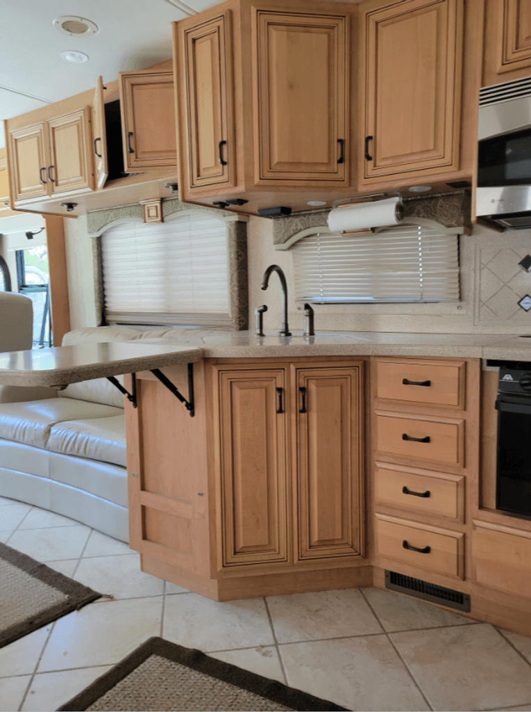 2010 Four Winds Montecito 38D - National Vehicle