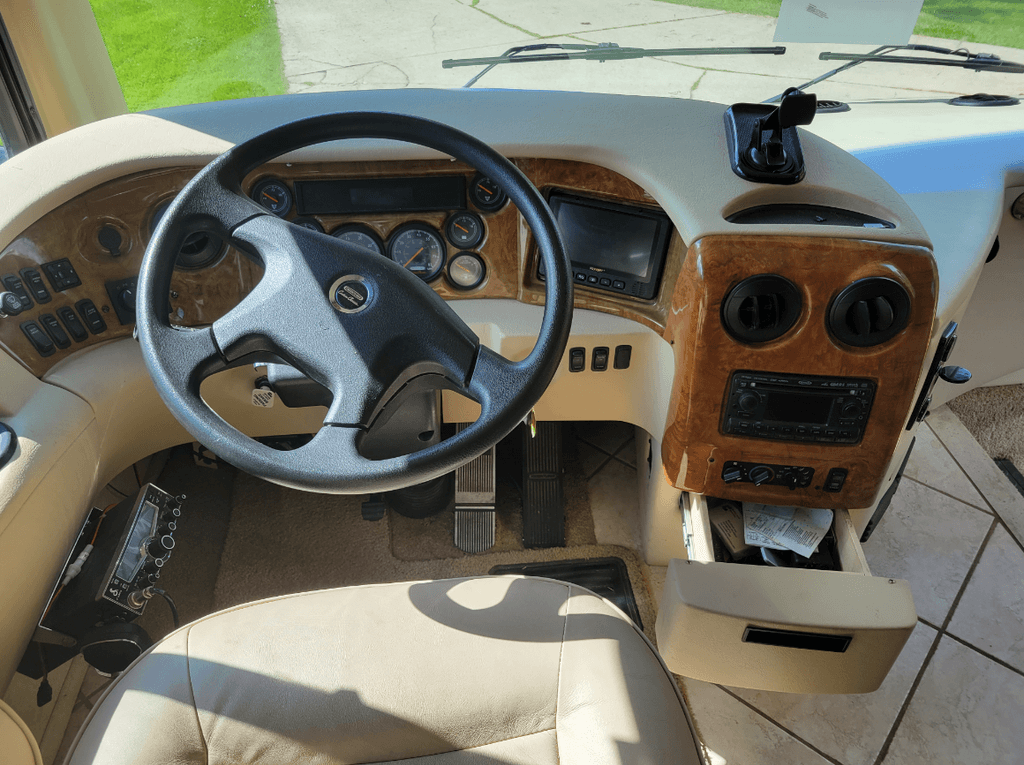 2010 Four Winds Montecito 38D - National Vehicle