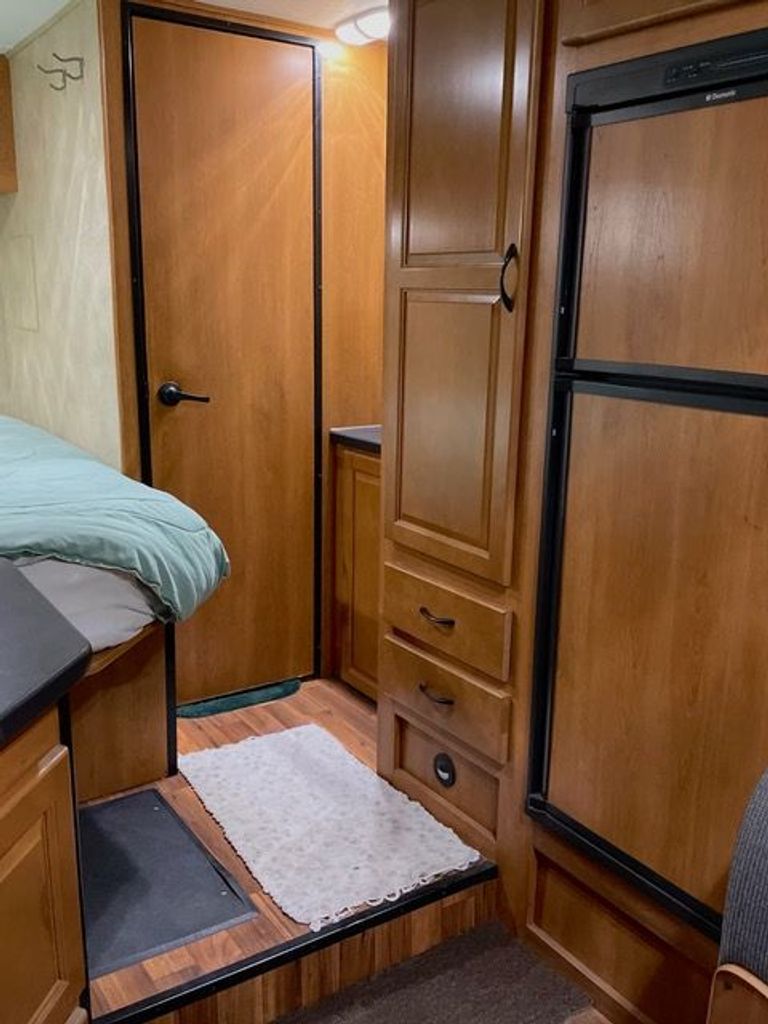 2013 Thor Motor Coach Majestic 23A - National Vehicle